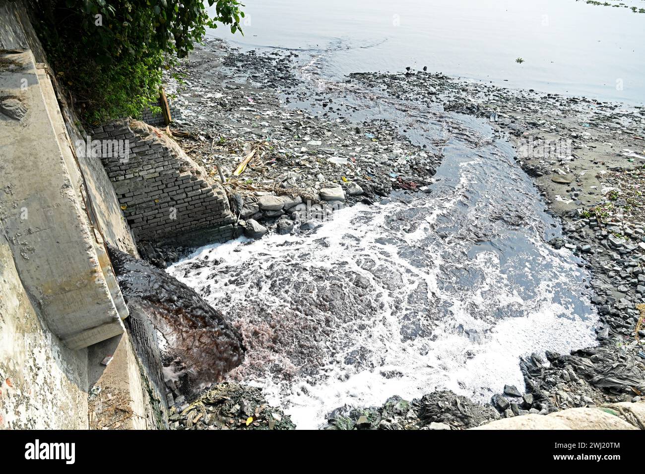 Industrial effluents water has been released by Textile Industries at ...