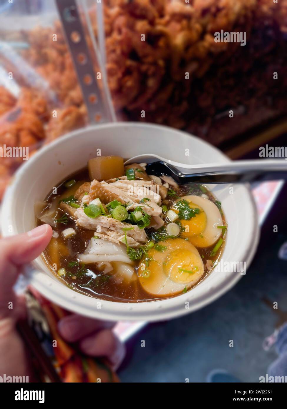 Boiled chinese pasta square hi-res stock photography and images - Alamy