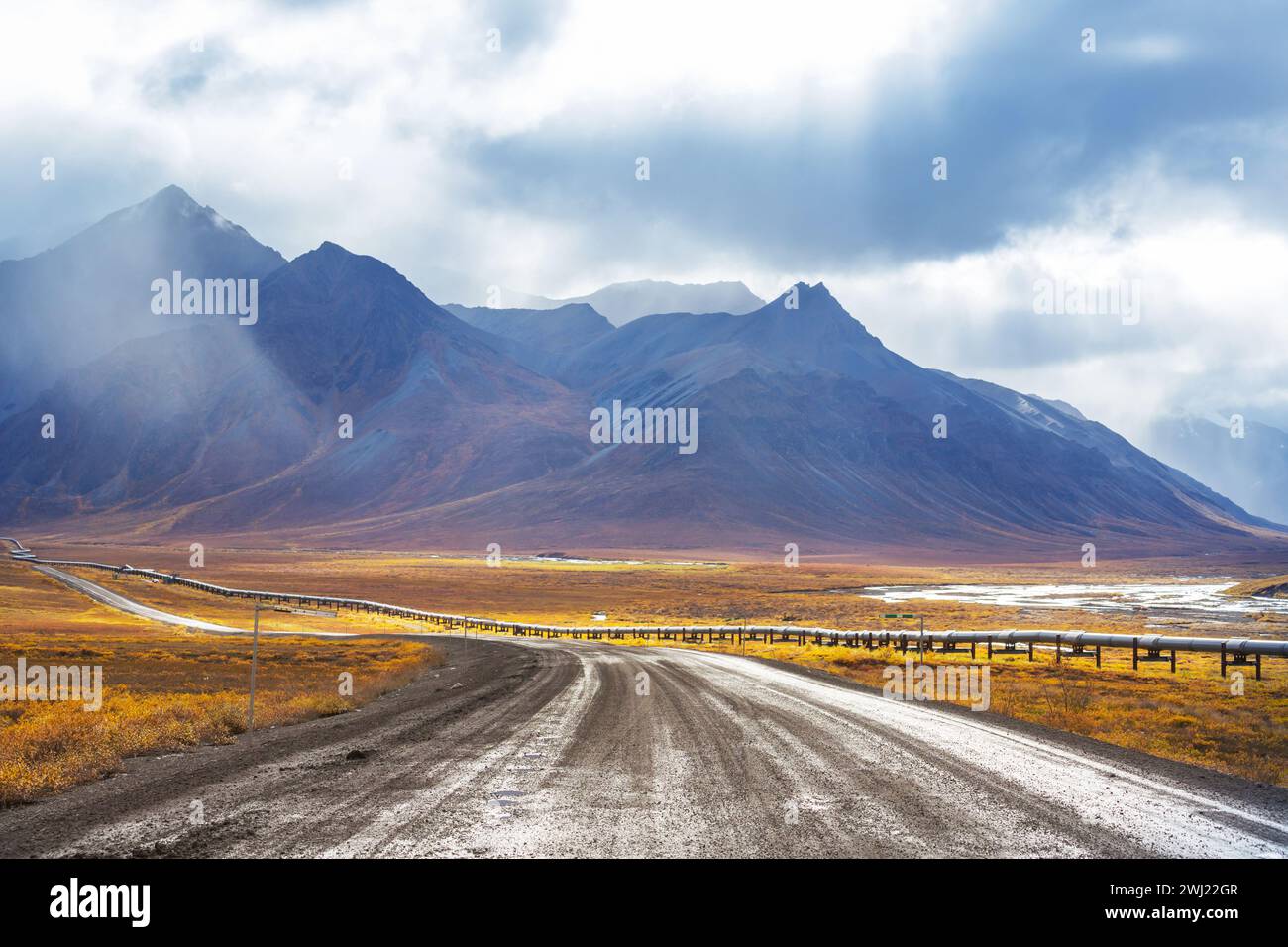 Alaska pipeline construction hi-res stock photography and images - Alamy