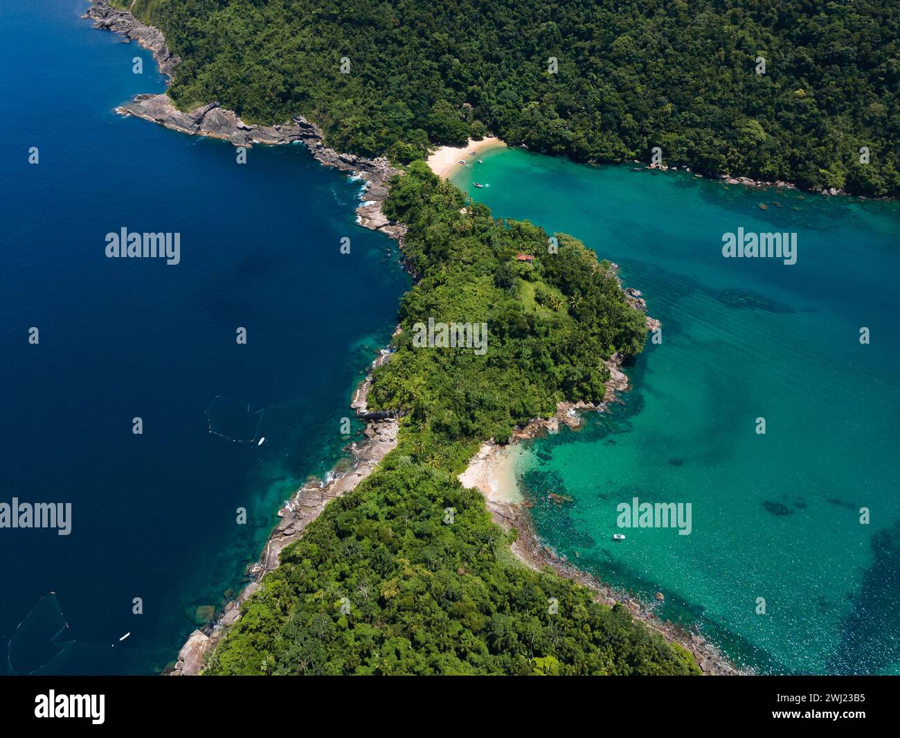 Island paradise in ocean aerial hi-res stock photography and images - Alamy