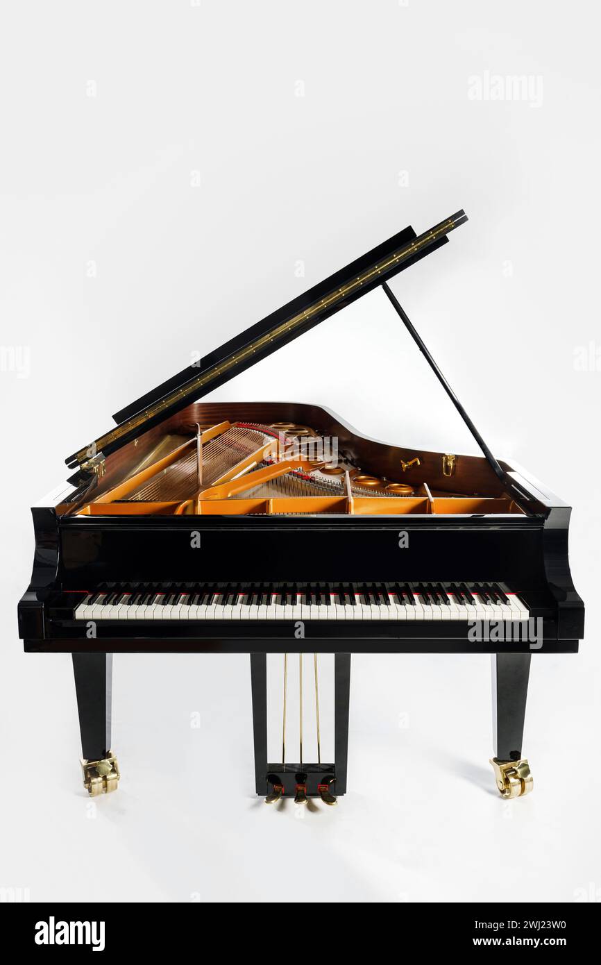 Open grand piano hi-res stock photography and images - Alamy