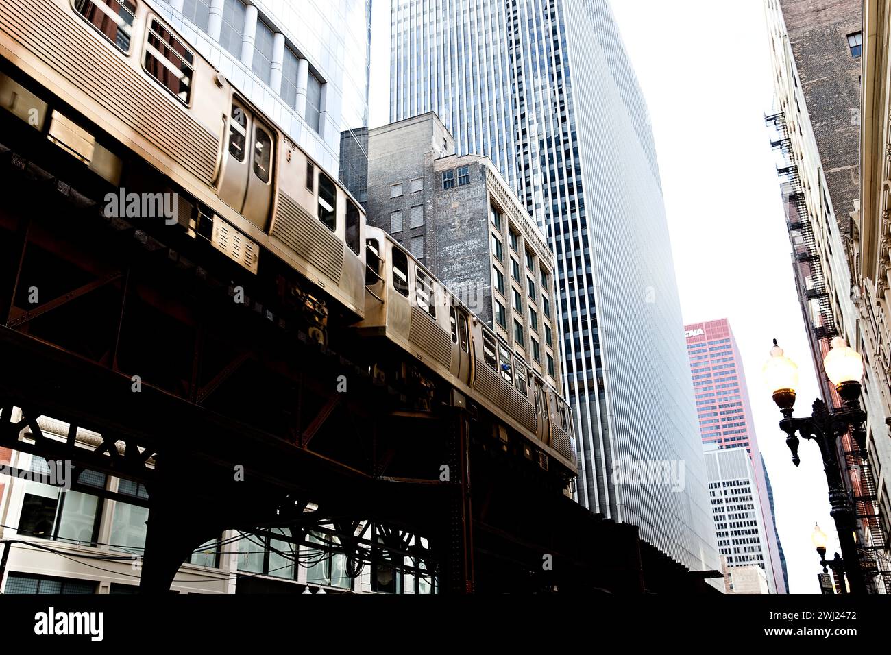 CHICAGO - The Loop train in downtown Chicago Stock Photo - Alamy