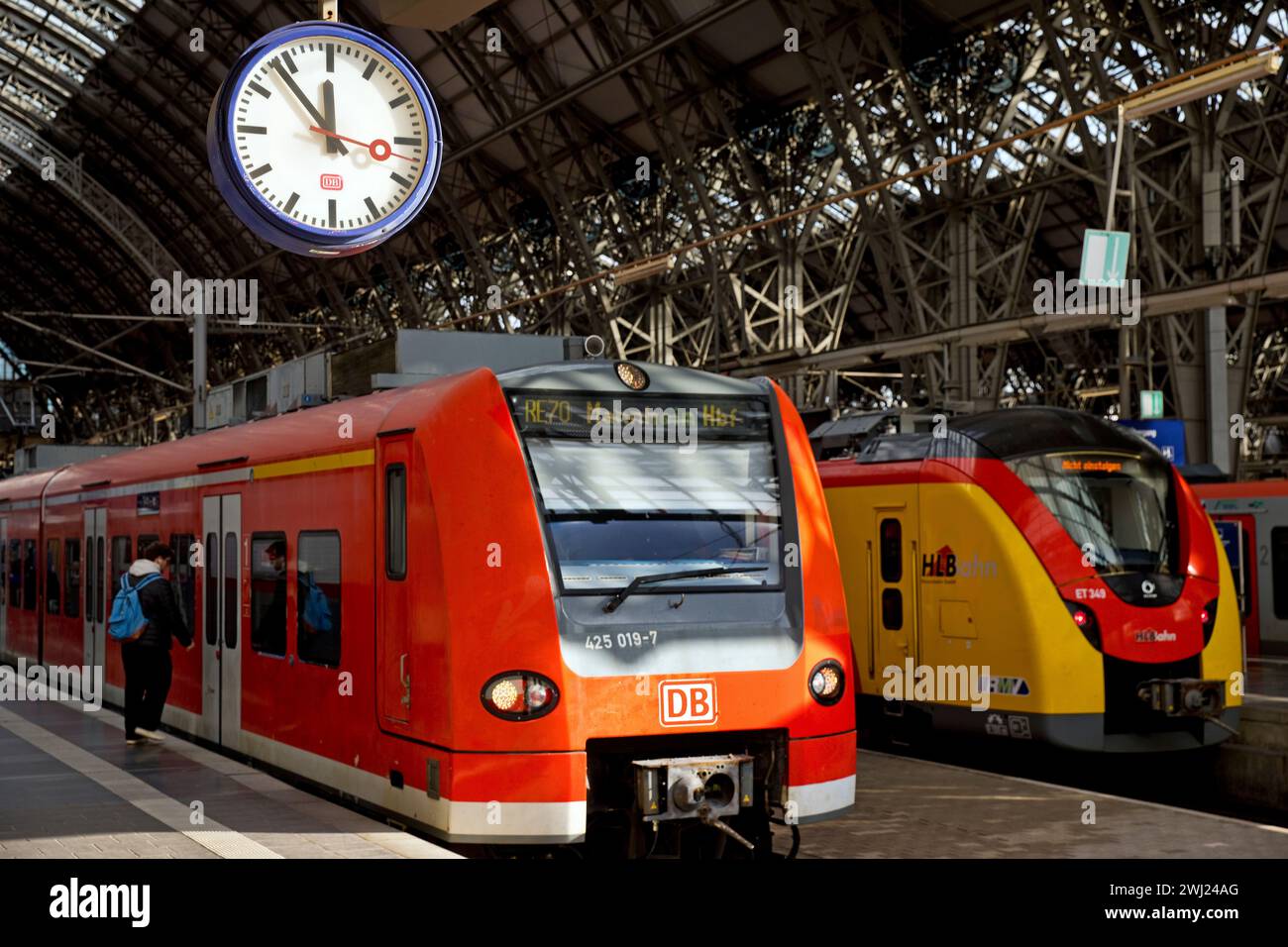 Local trains at Frankfurt Central Station with station clock, Frankfurt ...