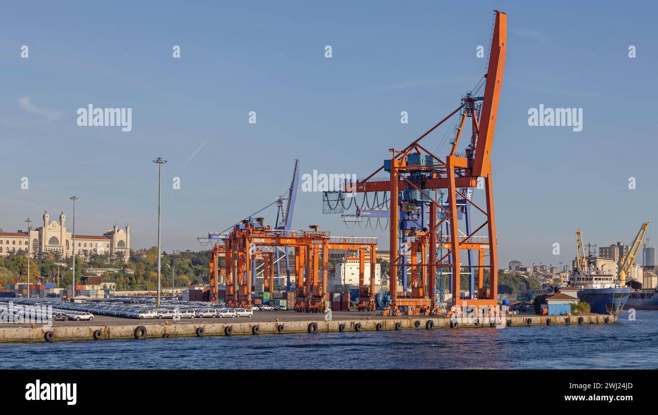 Gantry structure hi-res stock photography and images - Alamy