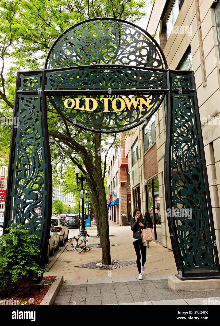 CHICAGO - Streets in the Old Town neighborhood of Chicago Stock Photo ...