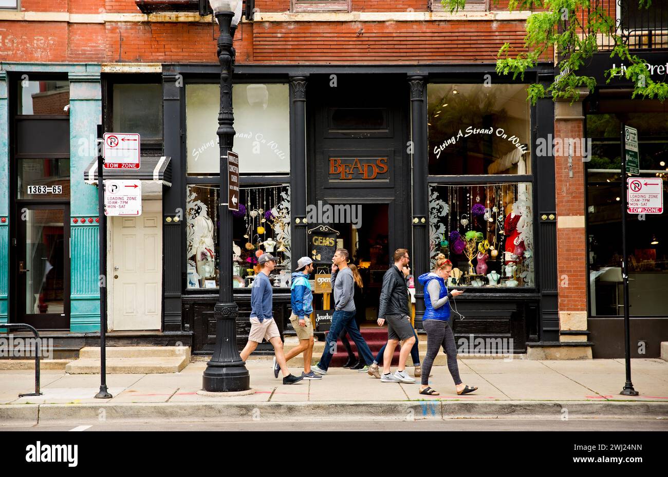 CHICAGO - Streets in the Old Town neighborhood of Chicago Stock Photo ...