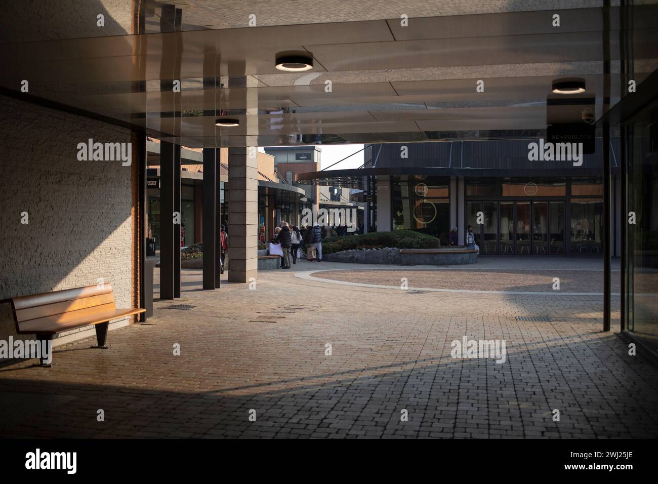 Novara Shopping Centre Vicolungo Outlet || The Style Outlet
