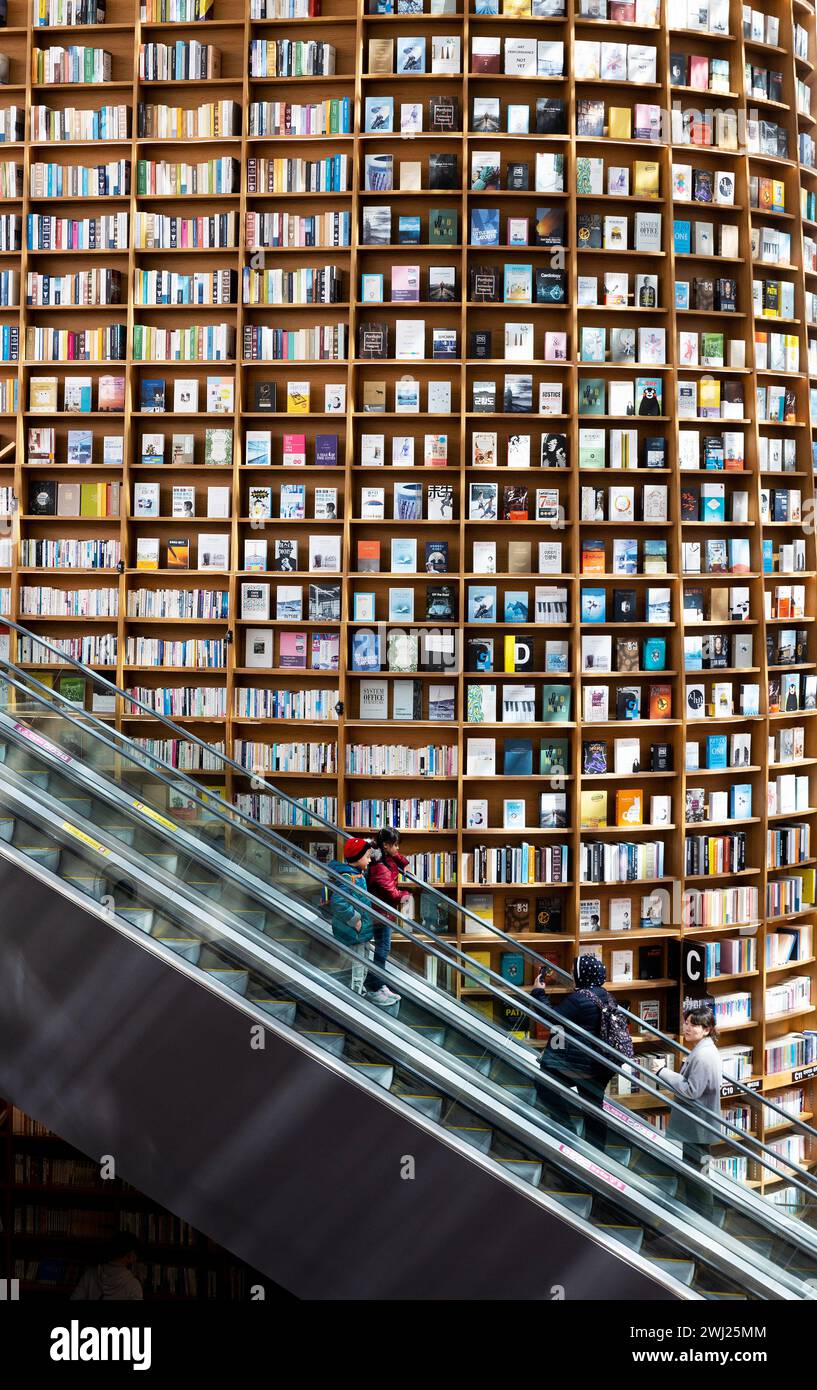 SEOUL -The Starfield library in the COEX Central Plaza mall in the ...