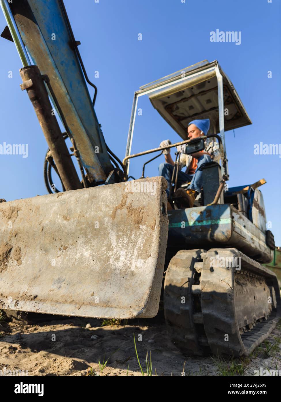 Male operating excavator hi-res stock photography and images - Alamy