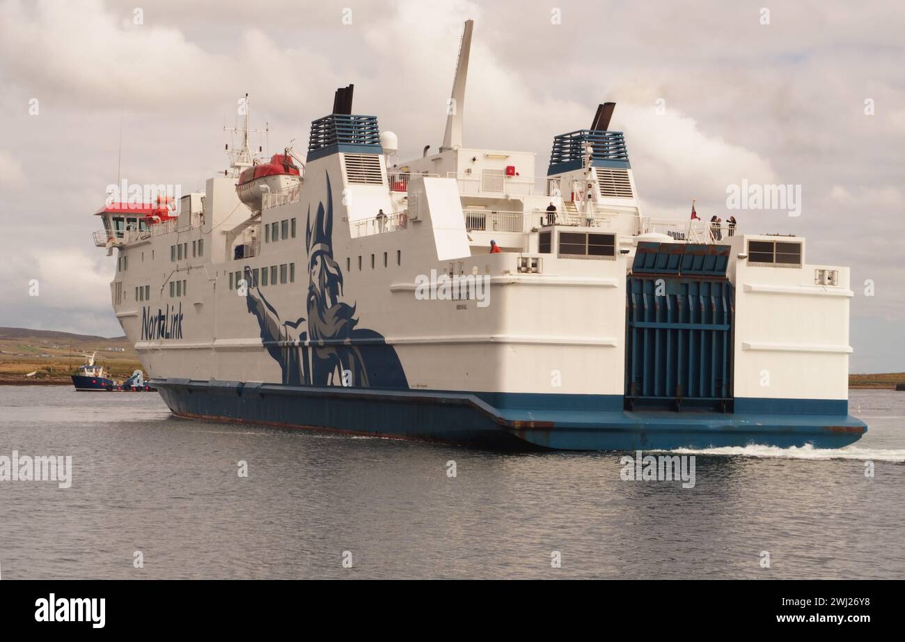 The NorthLink ferry, Hamnavoe, manouvering out of Stromness harbour on ...