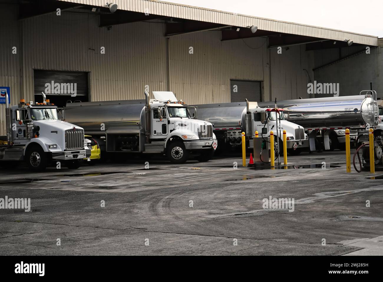 Gasoline tanker hi-res stock photography and images - Alamy