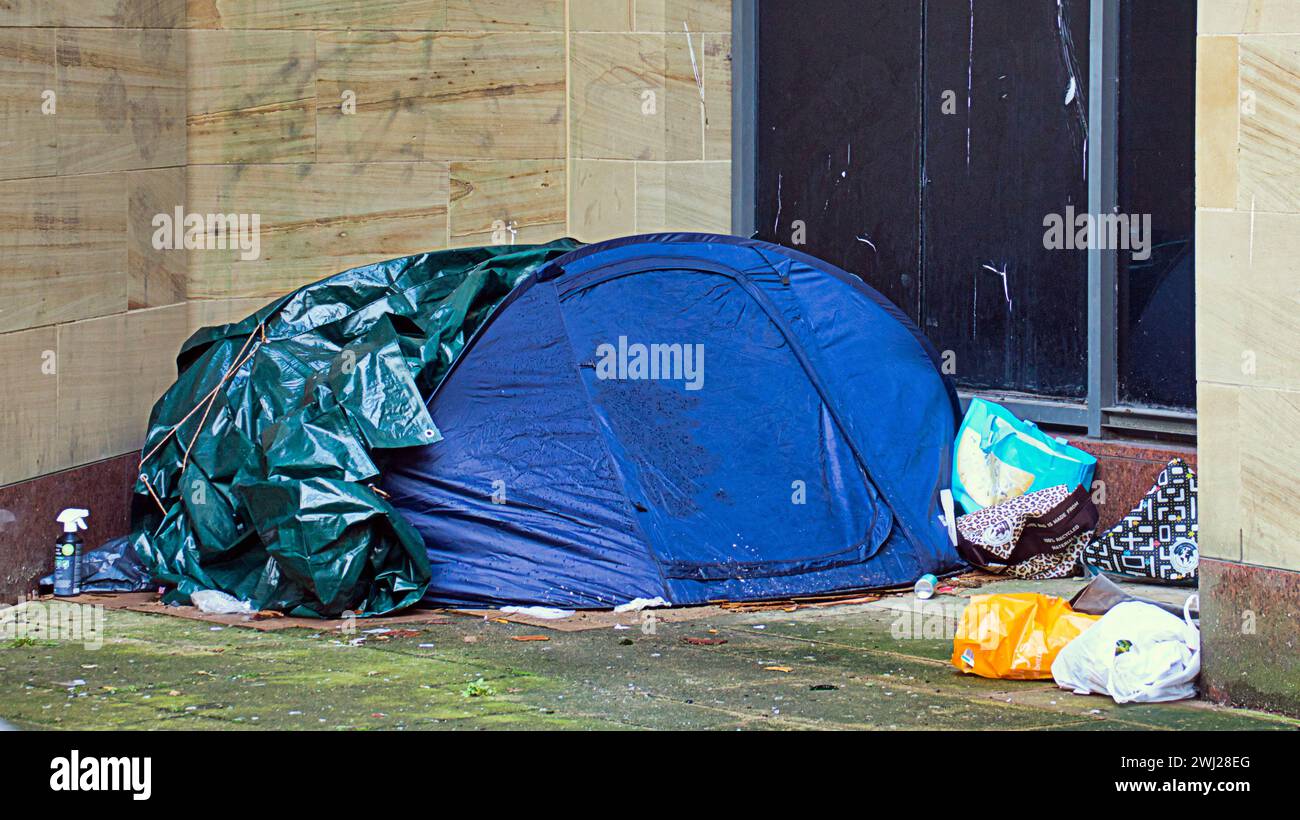 Homeless man living tent sidewalk hi-res stock photography and images ...