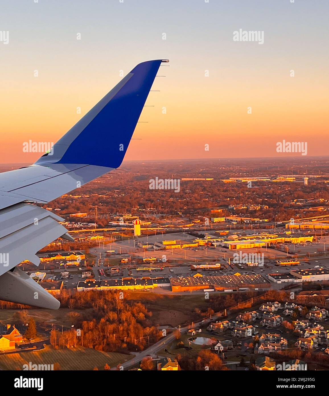 Passenger airplane from the ground hi-res stock photography and images ...