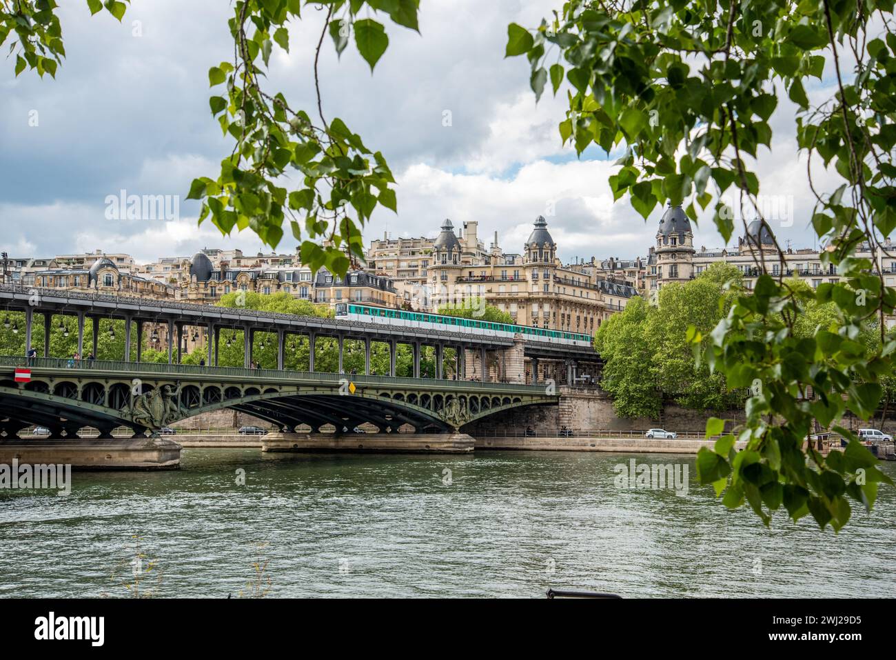 Skyline over the seine river hi-res stock photography and images - Alamy