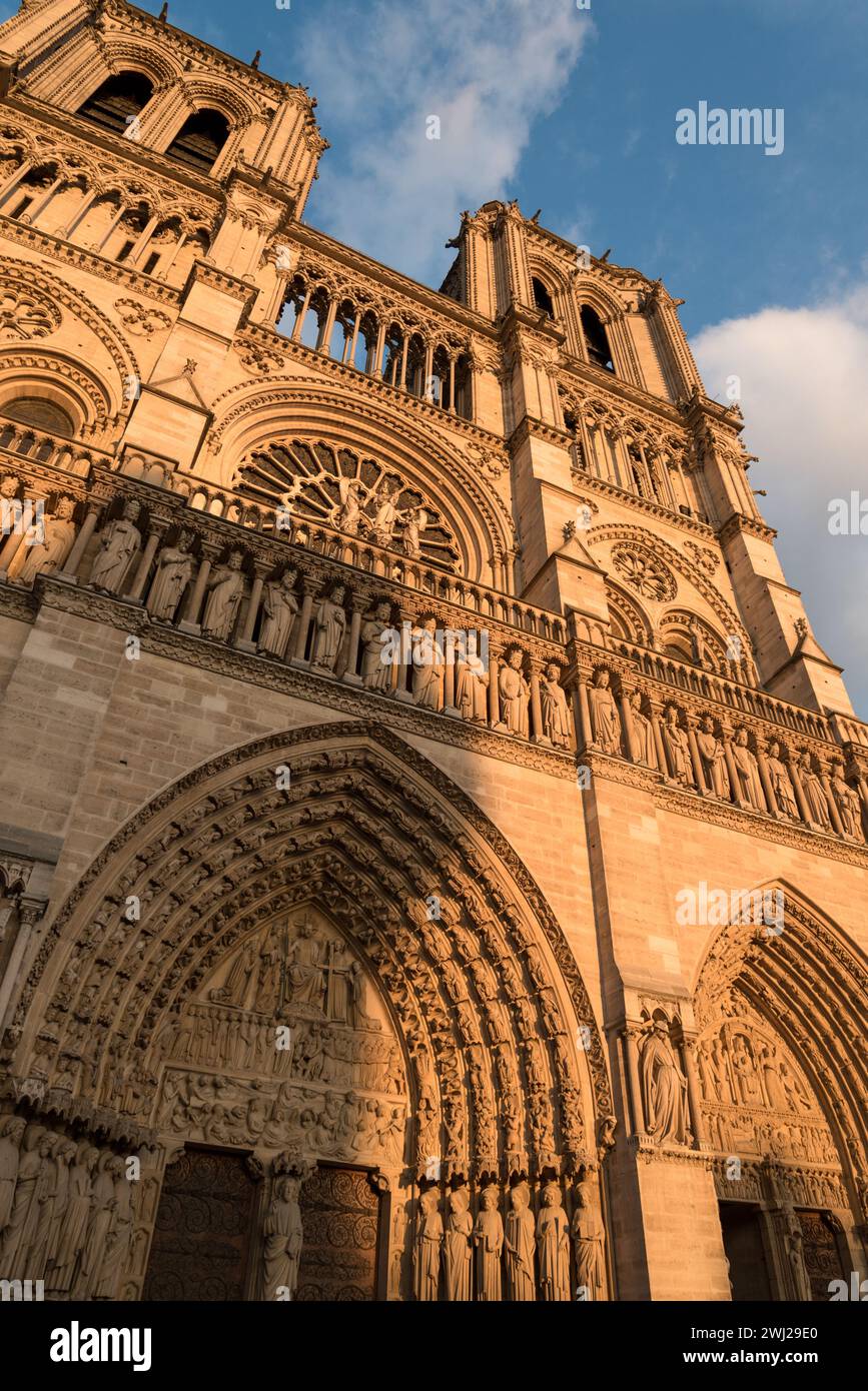 Beautiful cathedral portal hi-res stock photography and images - Alamy