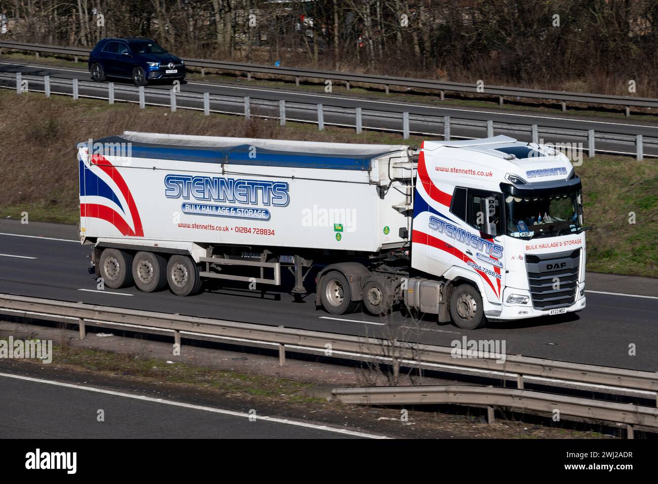 Articulated lorry on m40 motorway hi-res stock photography and images ...