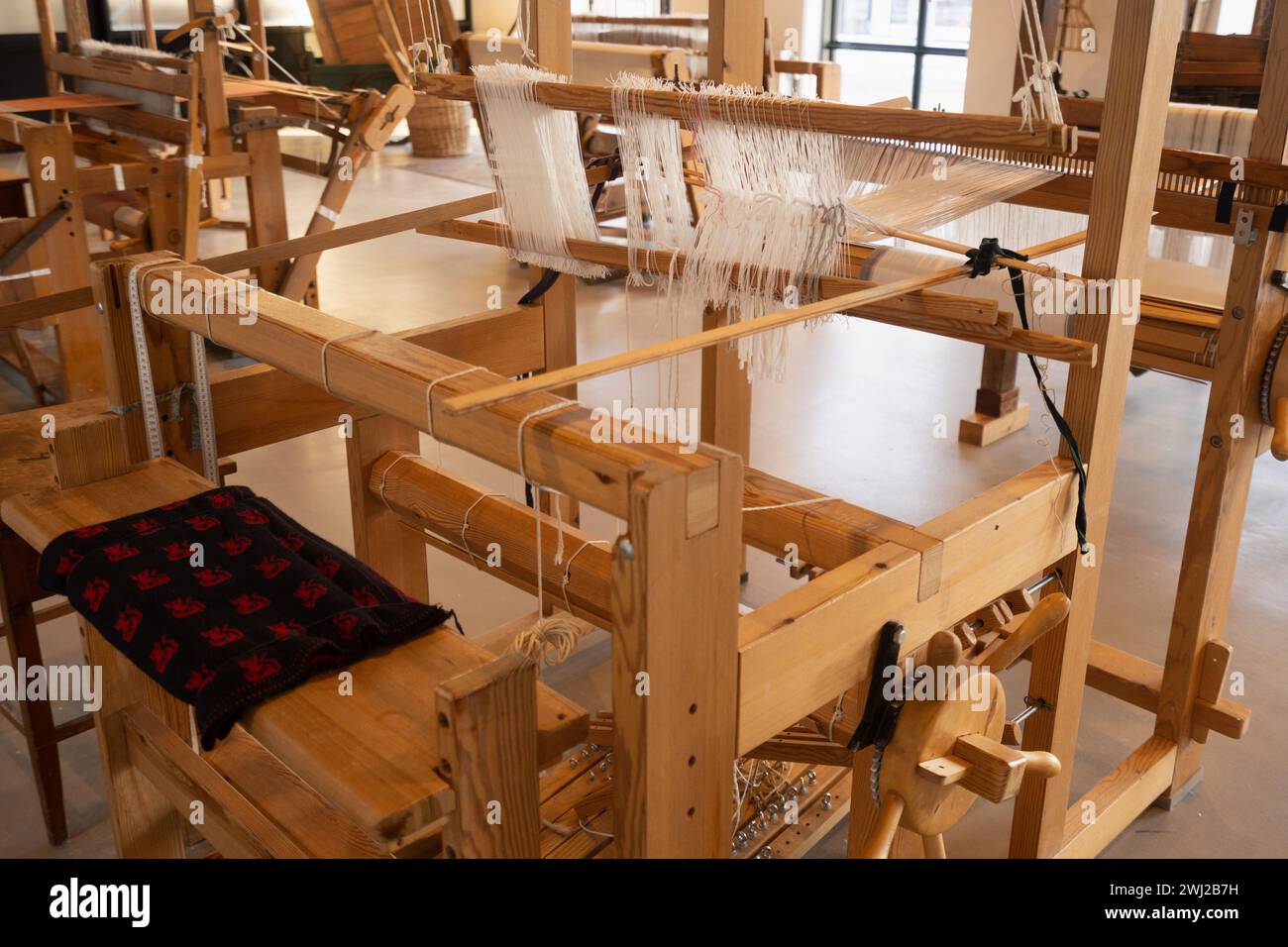 Fabric being woven hi-res stock photography and images - Alamy