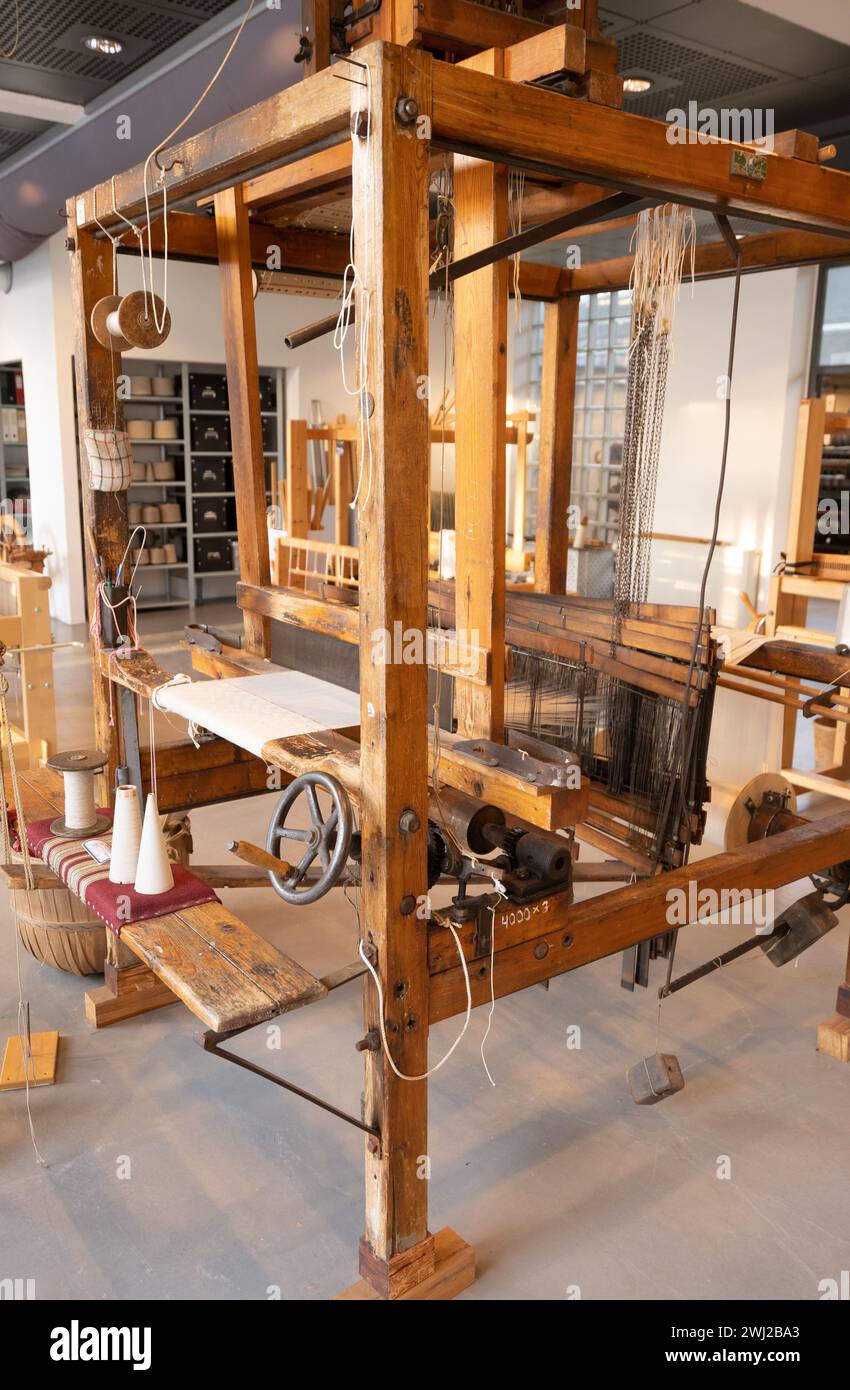 Loom machine hi-res stock photography and images - Alamy