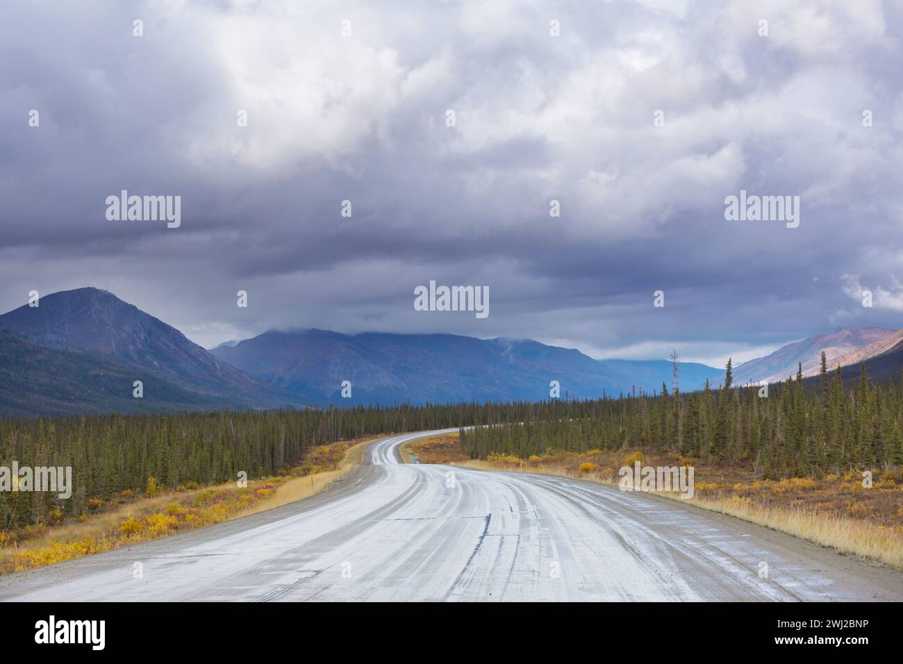 Alaska fall landscape horizon hi-res stock photography and images - Alamy
