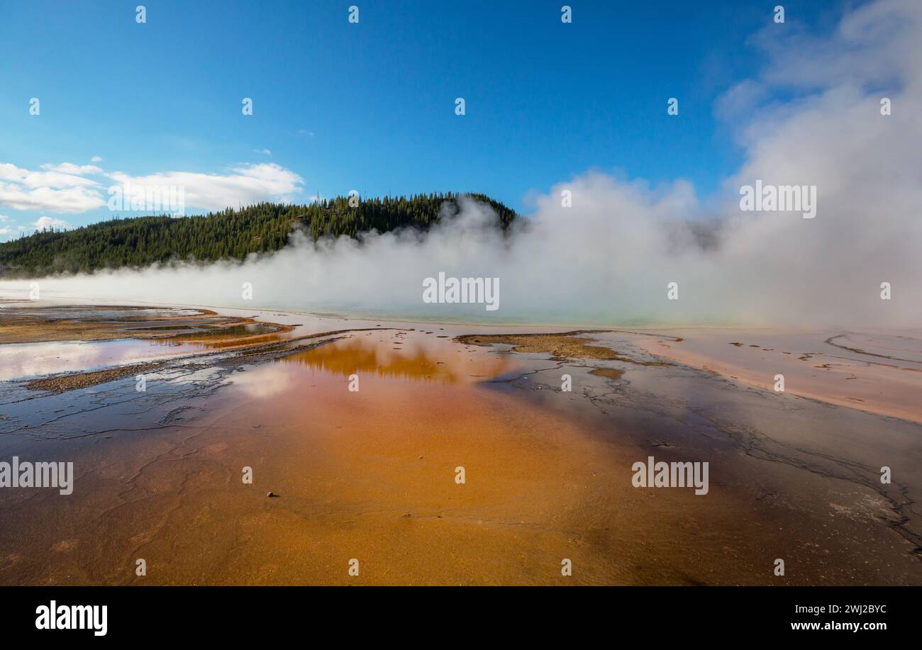 Yellowstone acidic water hi-res stock photography and images - Alamy