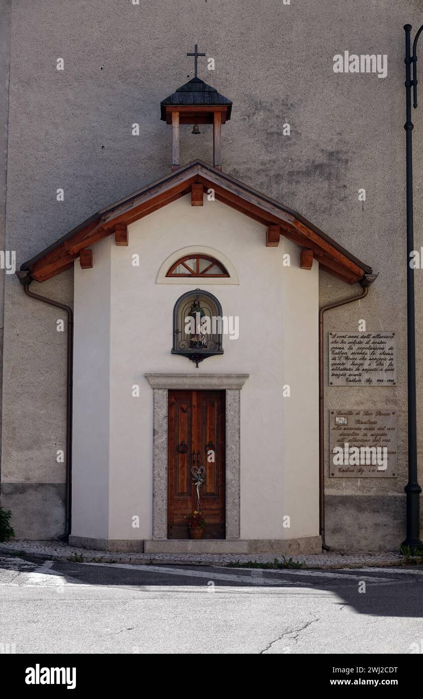 Kapelle in Taibon Agordino Stock Photo - Alamy