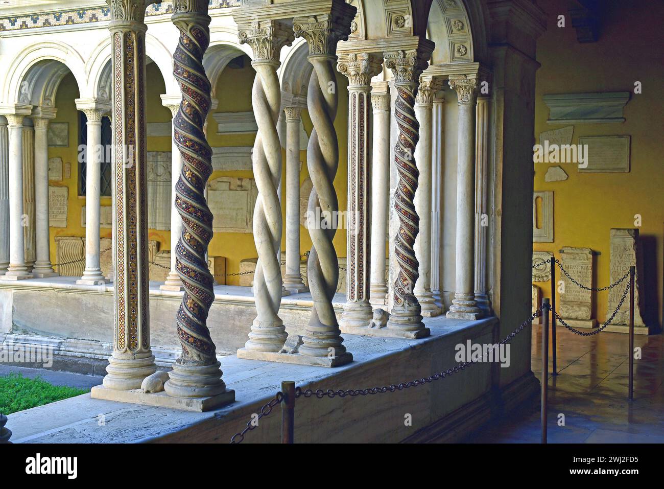 Portraetsmedaillons hi-res stock photography and images - Alamy