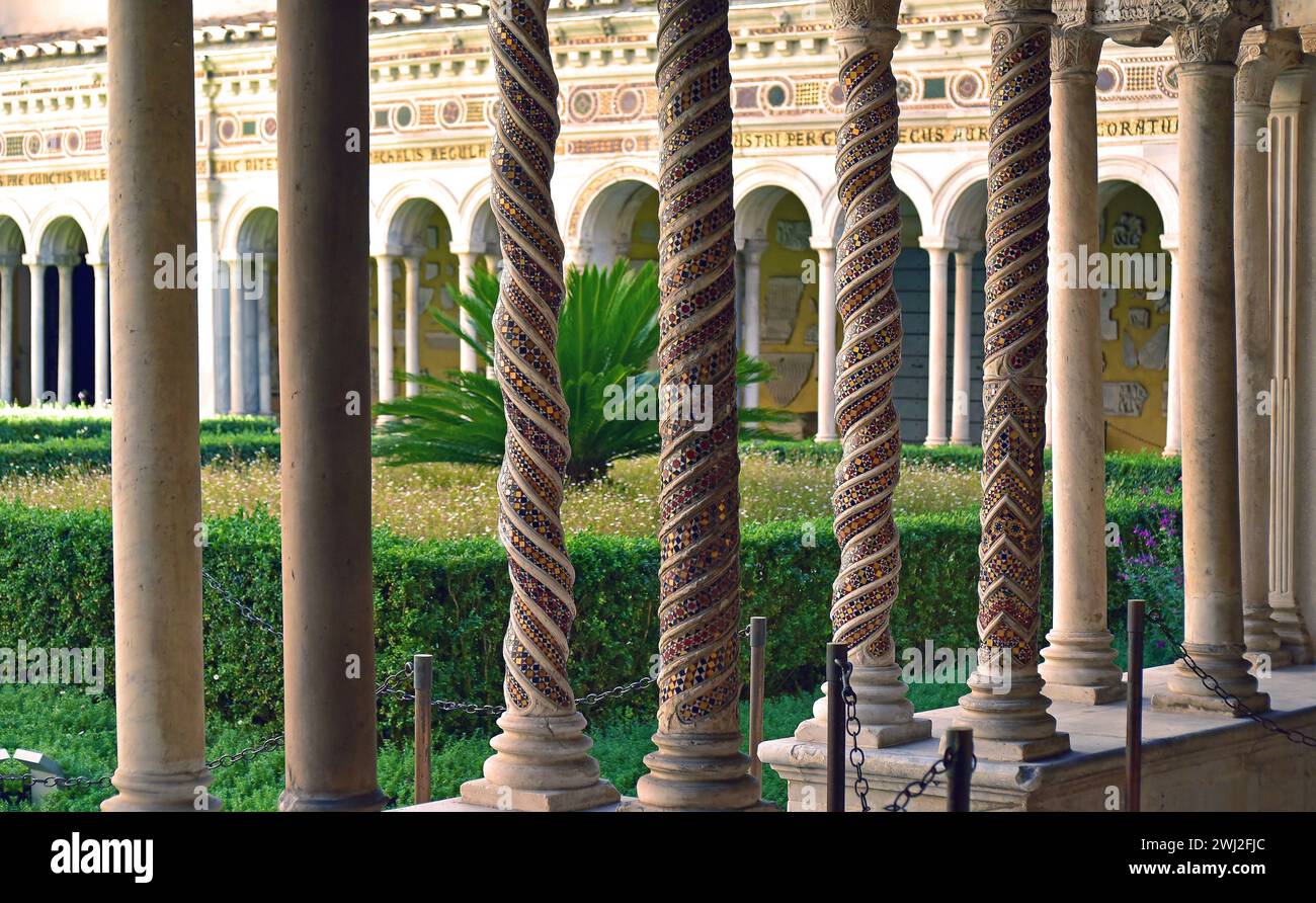 Portraetsmedaillons hi-res stock photography and images - Alamy