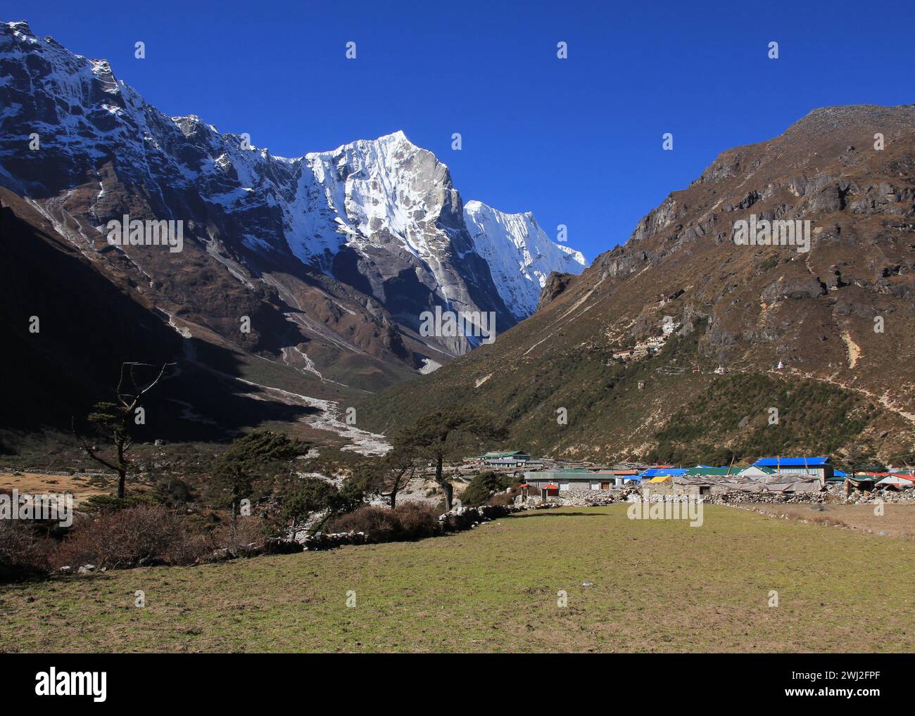 Lalamove Mountain and Thame village and monastry Stock Photo - Alamy