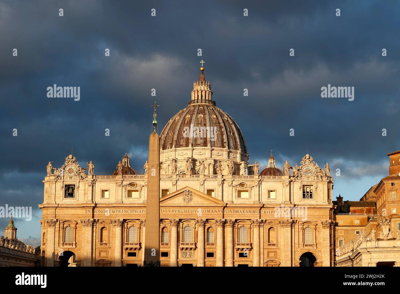 Main facade of st peters basilica hi-res stock photography and images ...