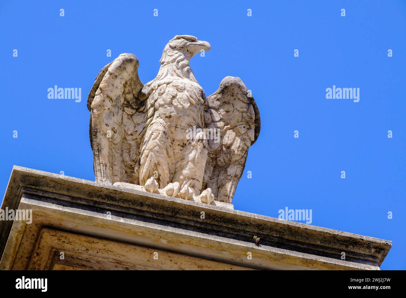 Roman eagle sculpture in hi-res stock photography and images - Alamy