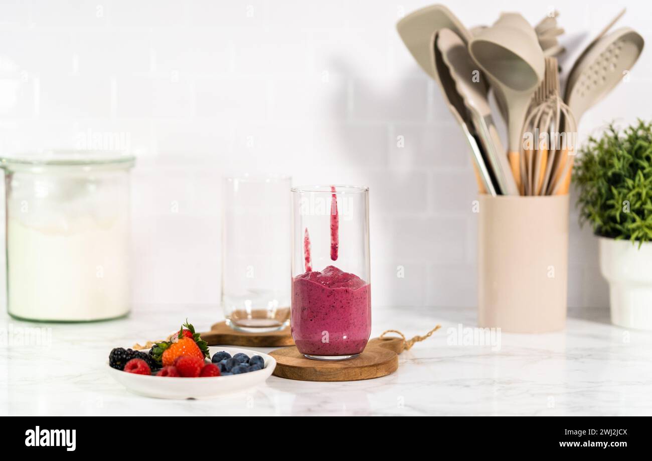 Smoothie stand hi-res stock photography and images - Alamy