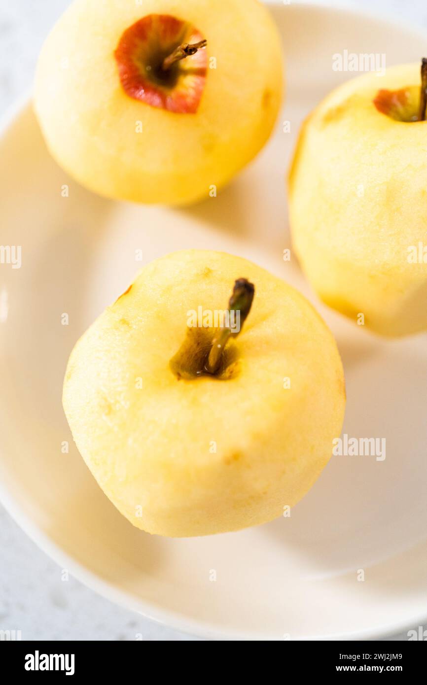 Small gala apple hi-res stock photography and images - Alamy