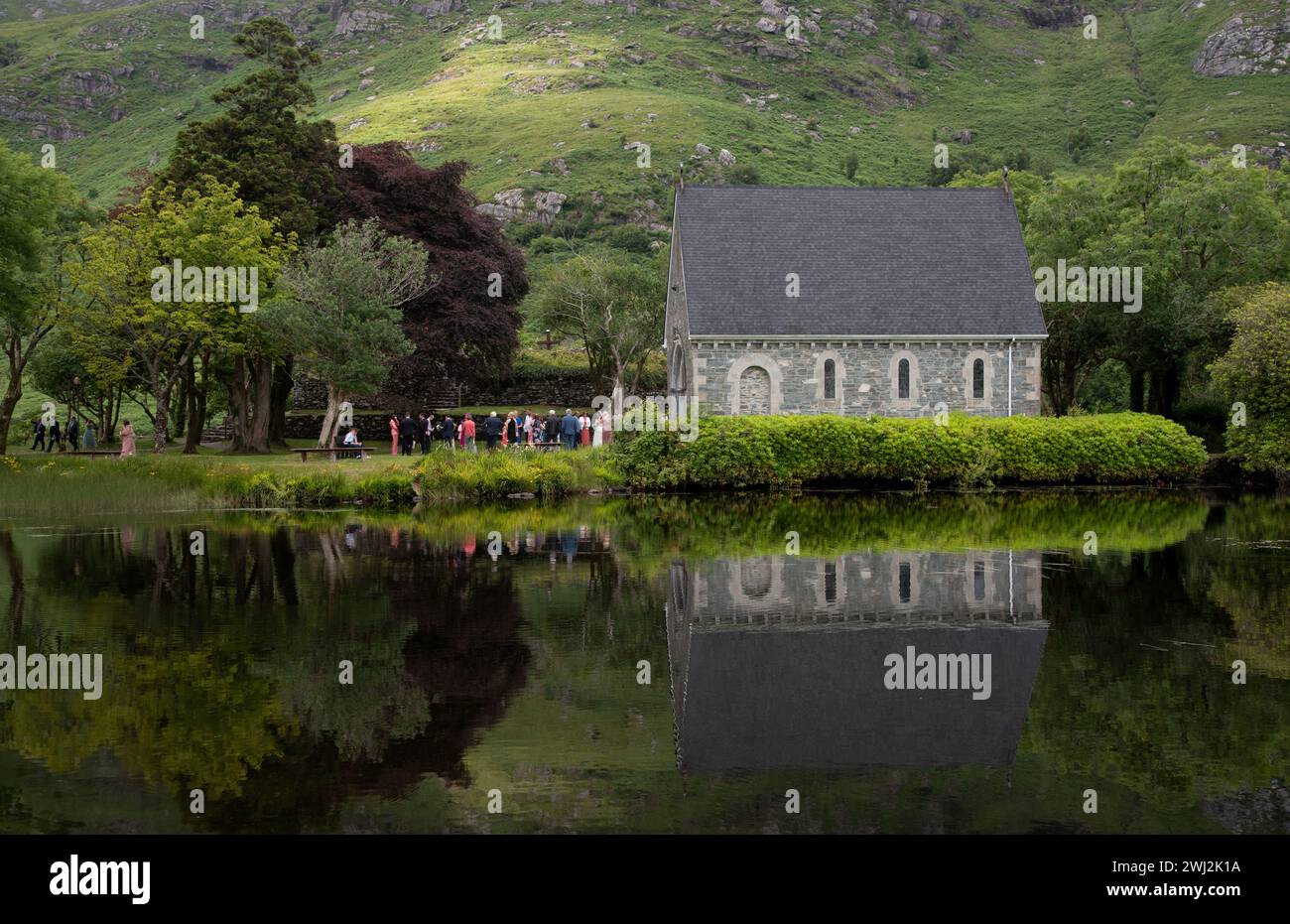 Wedding at the catholic church of Saint Finbarr Oratory. Chapel ...