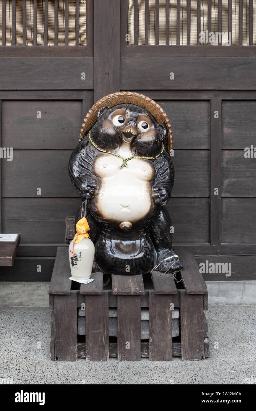 Tanuki statue hi-res stock photography and images - Alamy