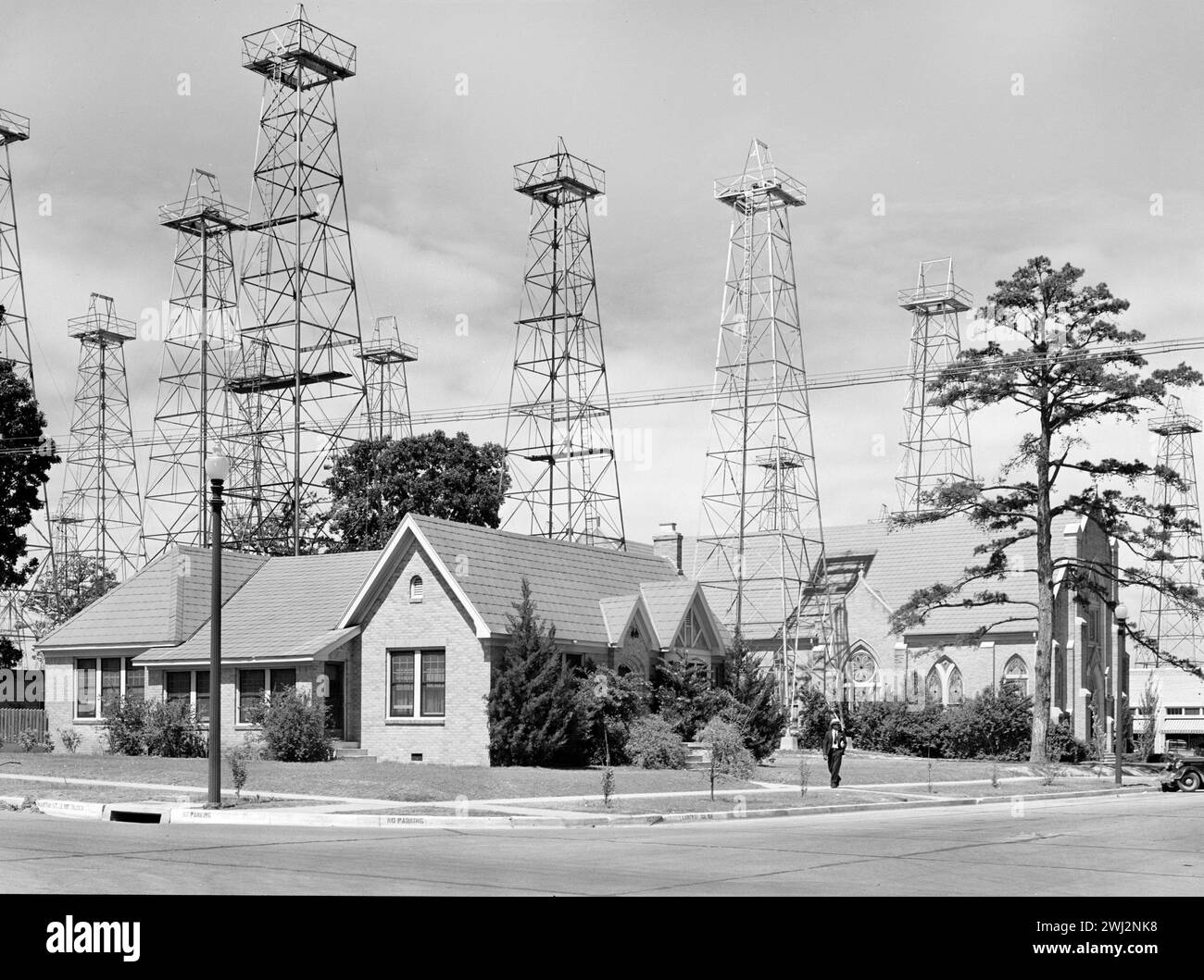 Oil derricks in residential neighborhood, Kilgore, Texas, USA, Russell ... Oil derricks in residential neighborhood, Kilgore, Texas, USA, Russell ...