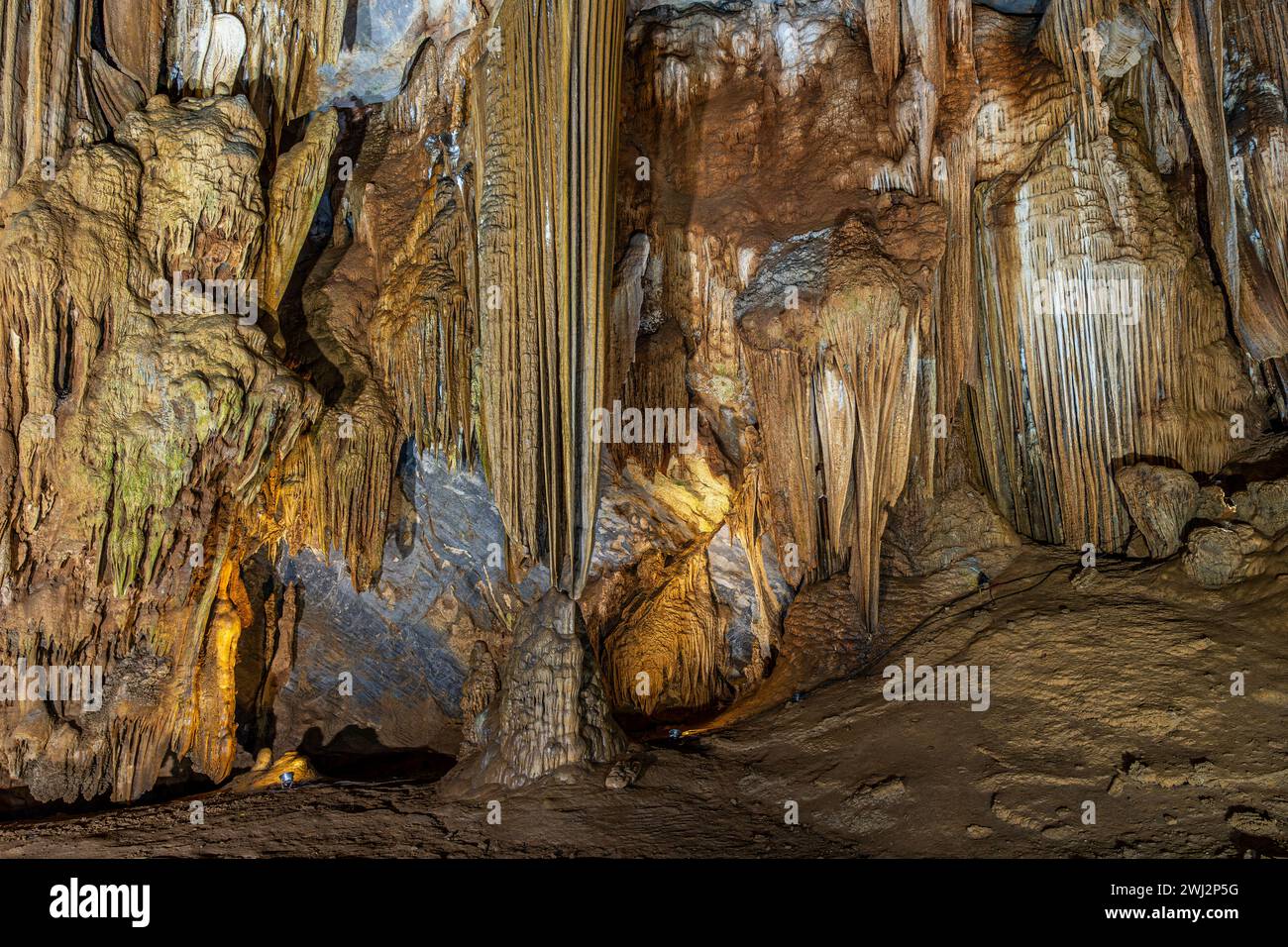 Lime cavern hi-res stock photography and images - Alamy