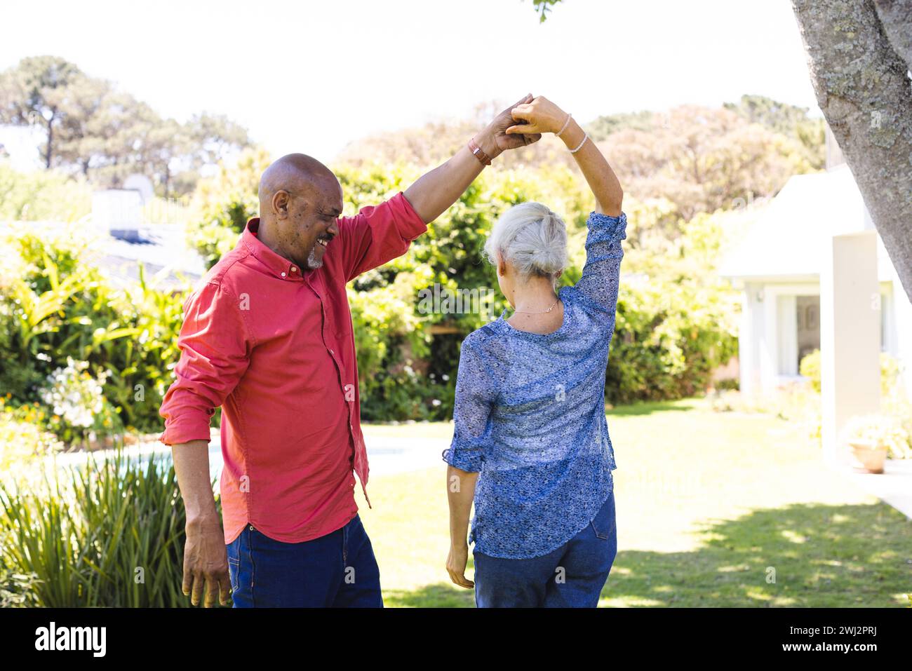 Mature couple dancing outdoor hi-res stock photography and images - Alamy