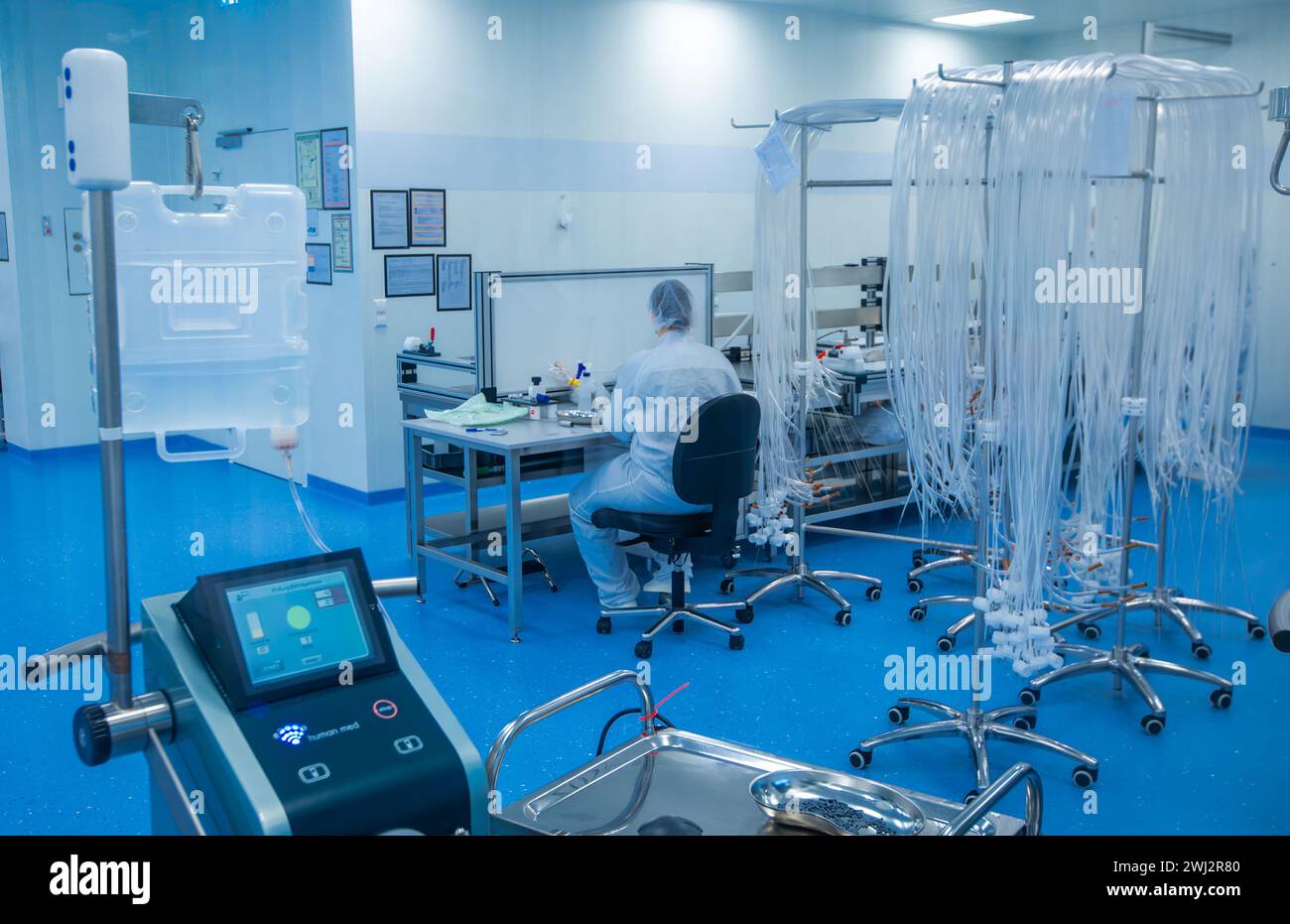 Distribution of medical devices hi-res stock photography and images - Alamy