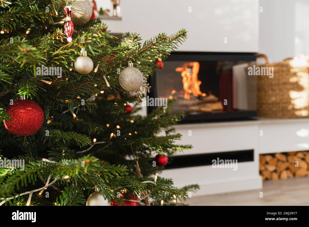 Christmas room fireplace tree hi-res stock photography and images - Alamy