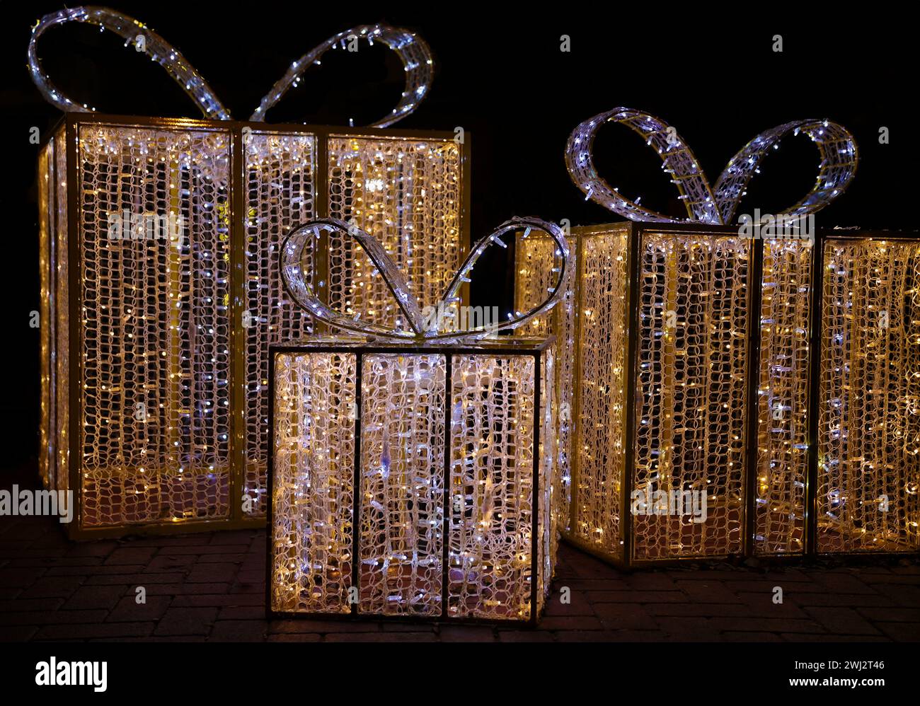Giant Outdoor Christmas Presents 1,500+ Giant Outdoor Christmas Lights