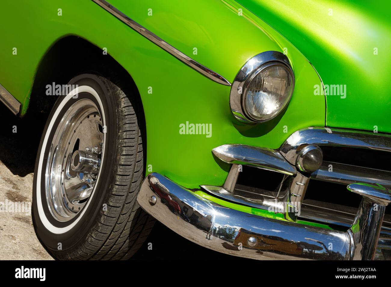 Vintage green car hi-res stock photography and images - Alamy