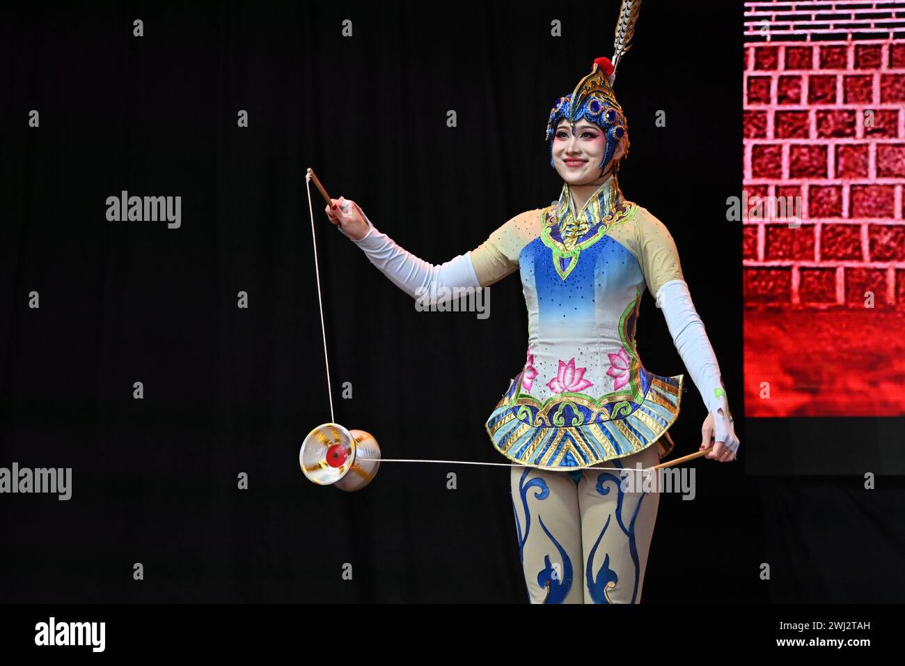 Diabolo acrobatic group performance hi-res stock photography and images ...