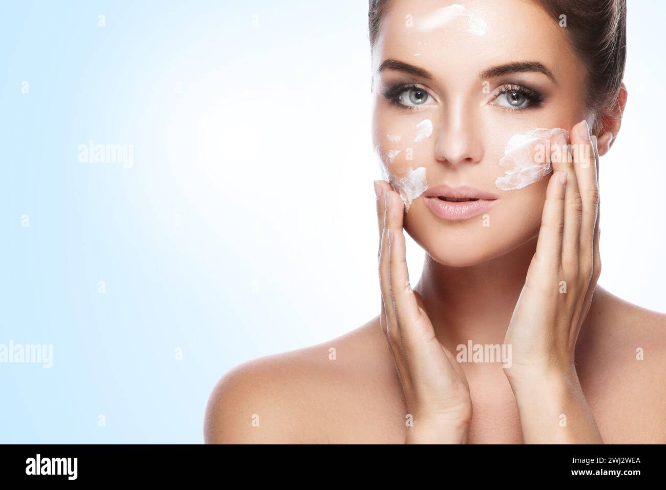 Moisturizing applying hi-res stock photography and images - Alamy