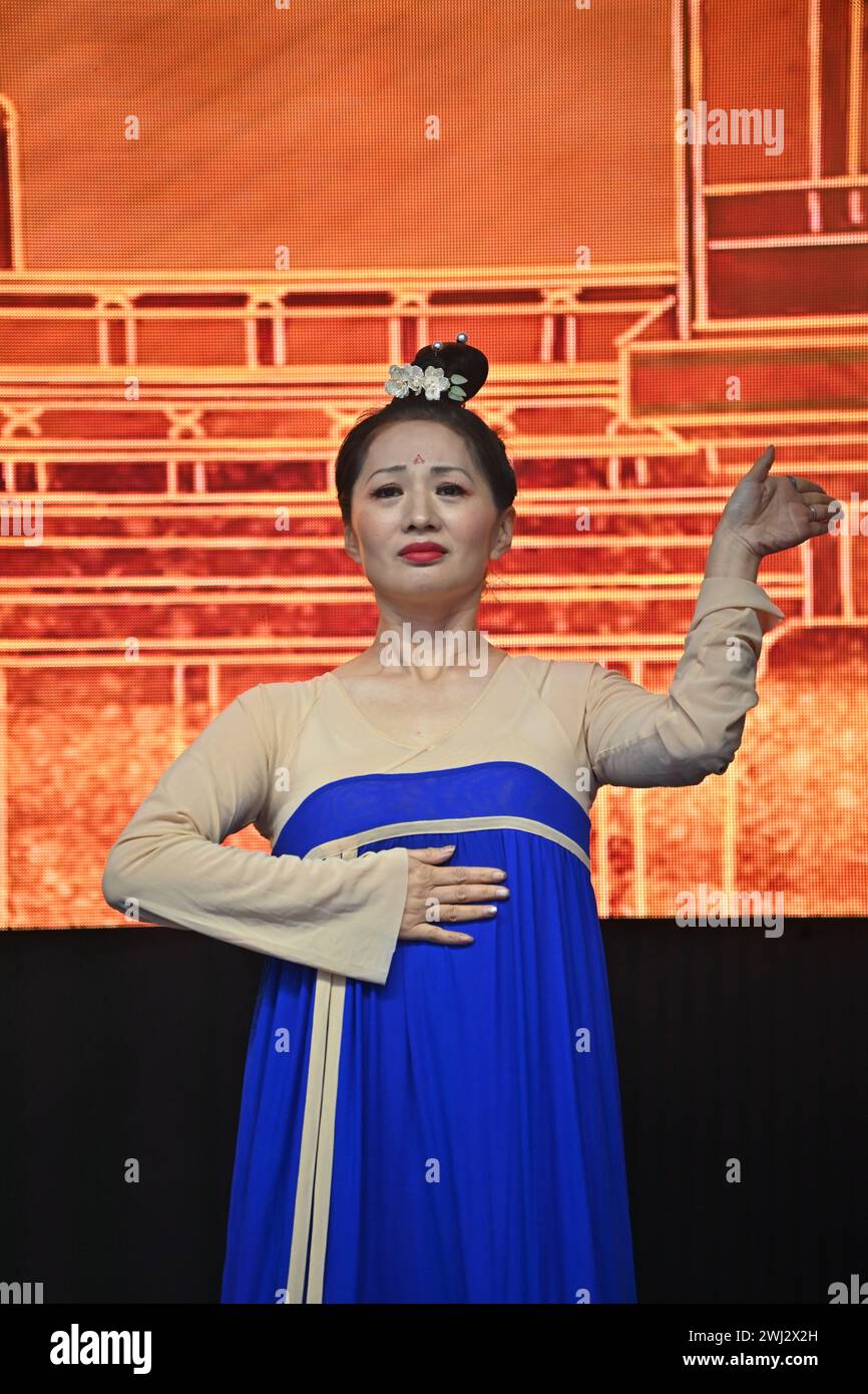 Grace tong dance hi-res stock photography and images - Alamy