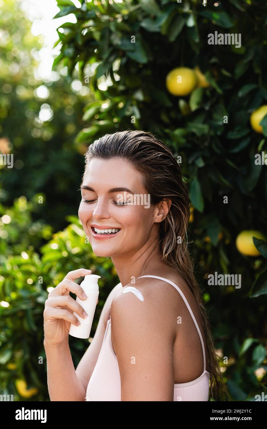 Moisturizing body hi-res stock photography and images - Alamy