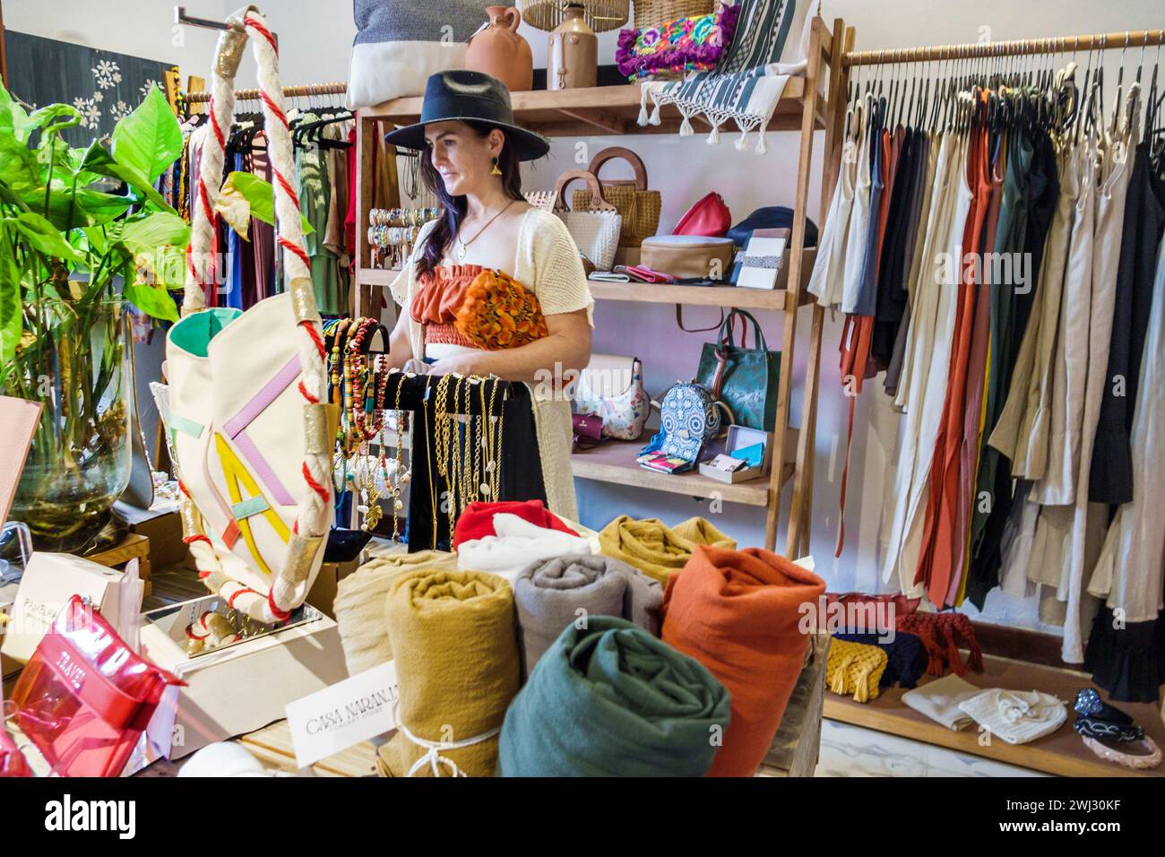 Gifts crafts sustainable hi-res stock photography and images - Alamy