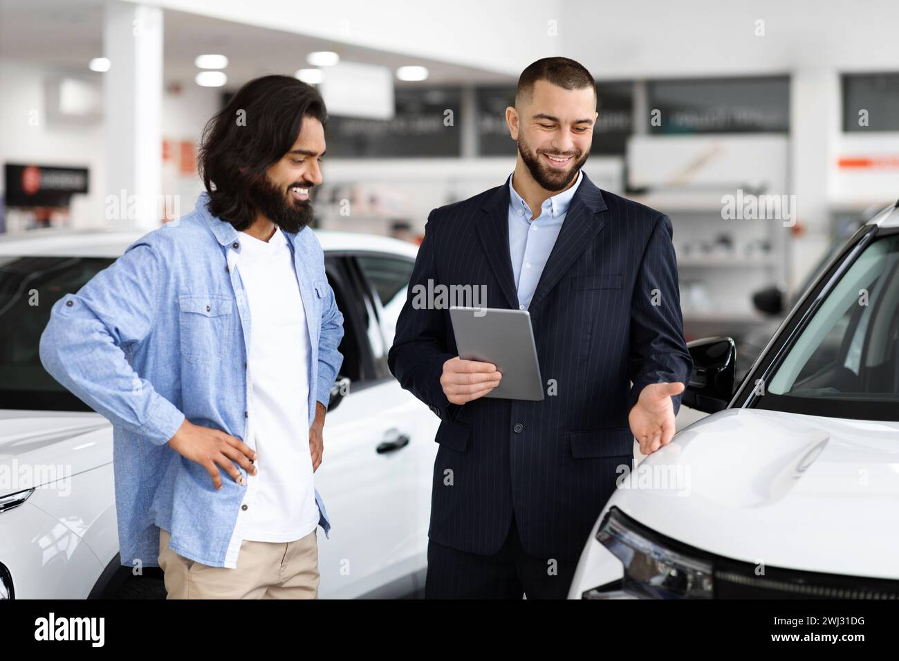 Nice guy customer standing hi-res stock photography and images - Alamy