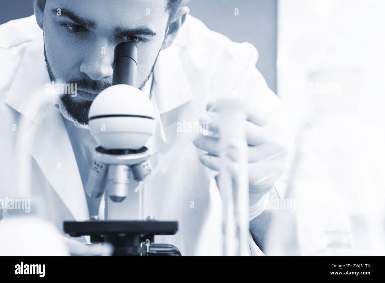 University research scientist hi-res stock photography and images - Alamy