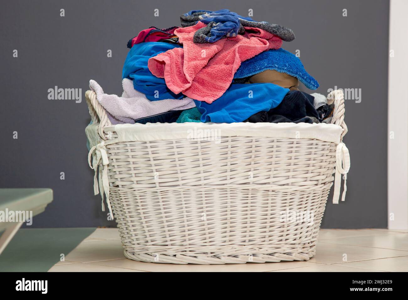 Dirty clothes in laundry basket hi-res stock photography and images - Alamy