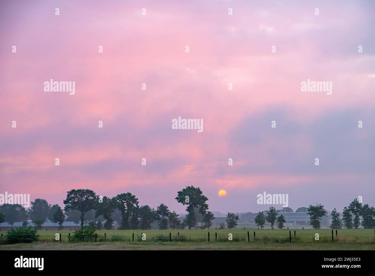 Soft glow outlines hi-res stock photography and images - Alamy